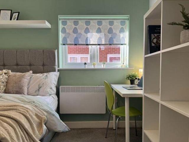 Apartment 8, Room,varsity, 1 Bedroom Property