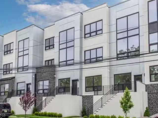 Apartment Complex Passaic City, NJ 420 River Dr