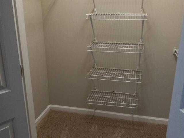 Apartment complex room for rent