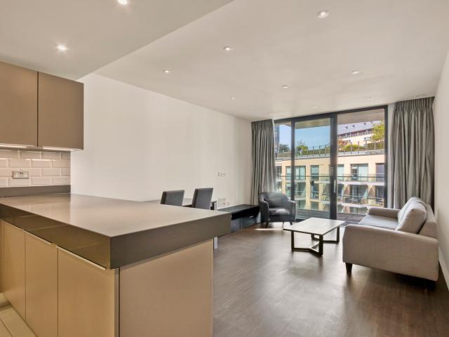apartment Canter Way, London, E1