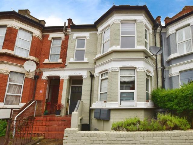 apartment Churchfield Avenue, London, N12