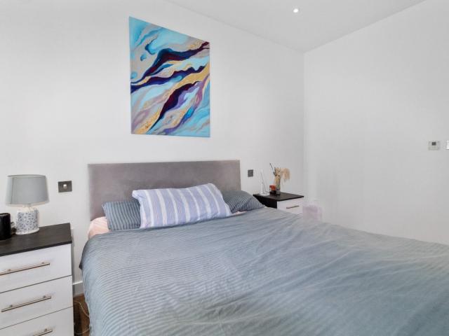 apartment Chaucer Gardens, London, E1