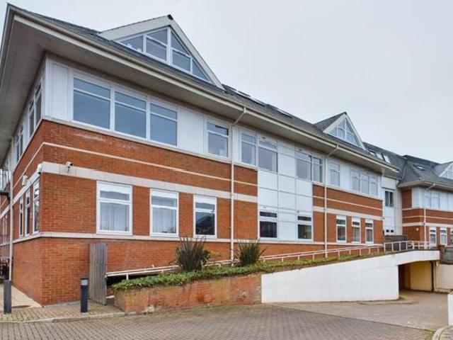 Apartment Chertsey Surrey 100648990