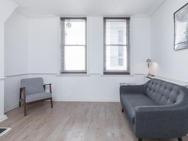 apartment Cleveland Street