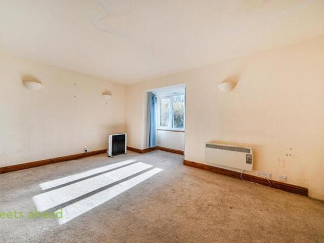 Apartment Croydon Greater London LS100854769