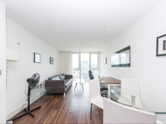 Apartment, Altitude Point, Alie Street, London E1, 1 bed flat to rent, £2,750 pcm | PrimeLocation