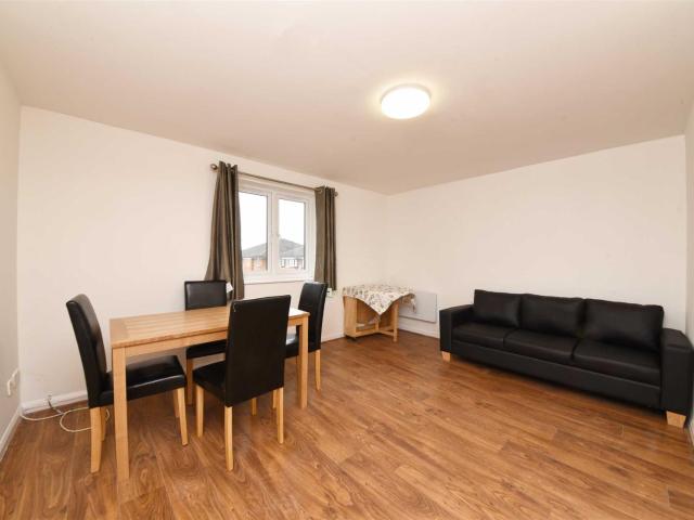 apartment Alwyn Gardens, Braithwaite Court, NW4