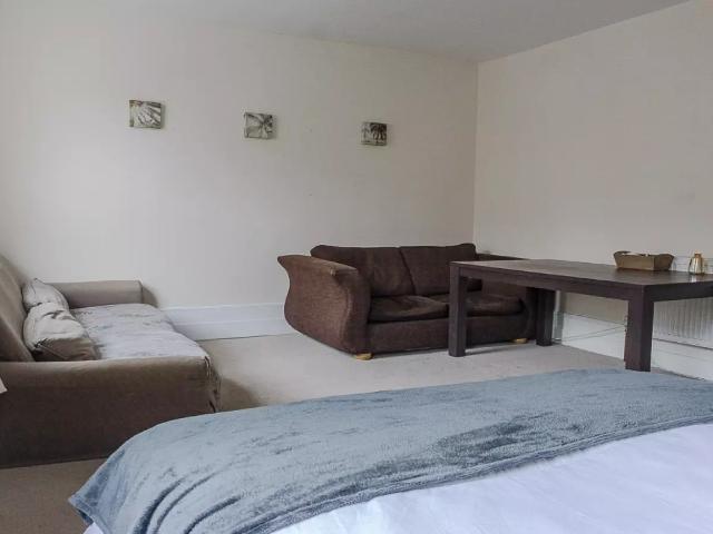 Apartment at 1st Avenue, Greater London