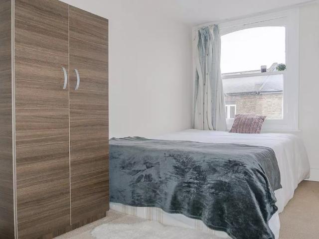 Apartment at 1st Avenue, Greater London