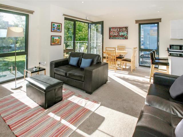 apartment at 2 bed flat to rent in Gwynne Road, Battersea SW11