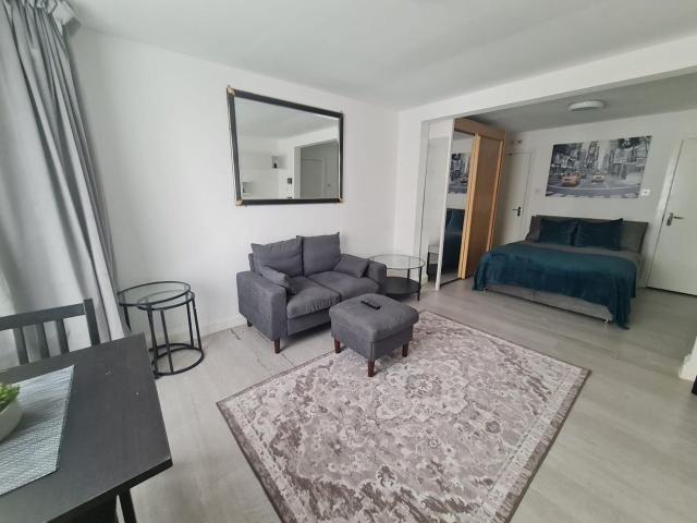 Apartment at Cotswold Gardens, Greater London