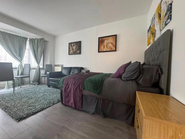 Apartment at Cotswold Gardens, Greater London