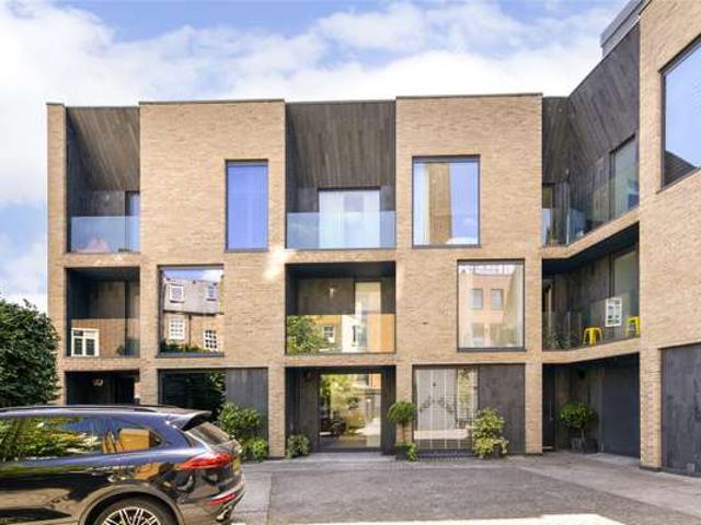 House at Cotswold Mews, Greater London