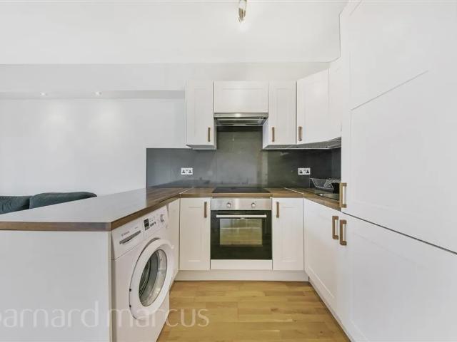 Apartment at Cotton Avenue, Greater London