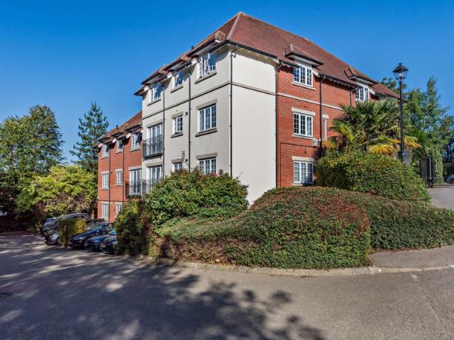 Apartment at Cottage Close, Greater London