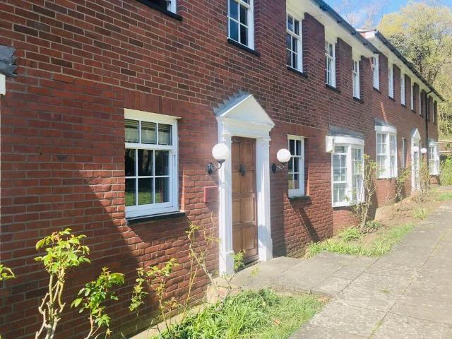 Apartment at Cottenham Park Road, Greater London