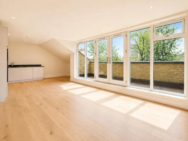 Apartment at Courland Grove, Greater London