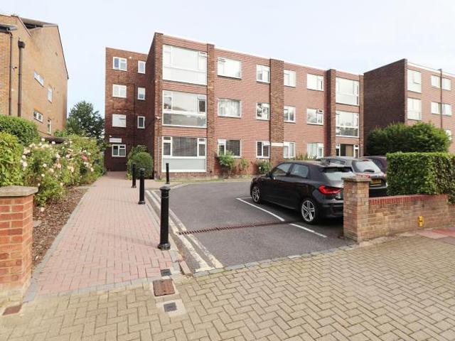 Apartment at Court Downs Road, Greater London
