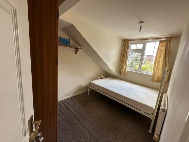 Room at Court Road, Cranfield