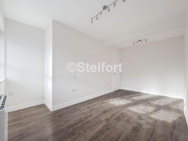 Apartment at Court Road, Greater London