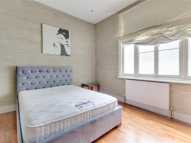 Apartment at Courtfield Gardens, Greater London