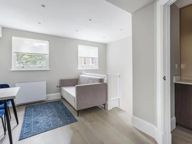 Apartment at Courtfield Gardens, Greater London
