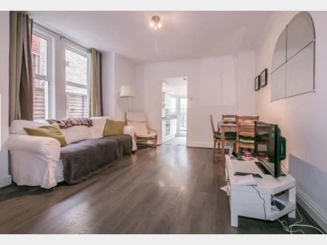 Apartment at Coverton Road, Greater London