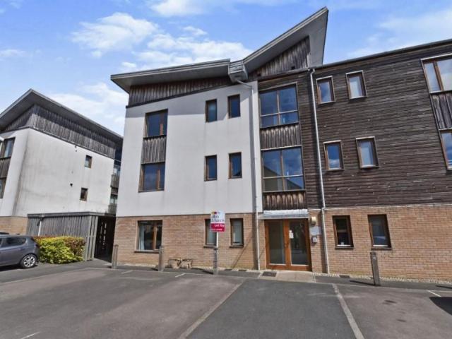 apartment at Cowleaze, Chippenham