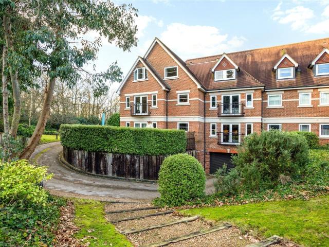 Apartment at Cobham Bypass, Elmbridge