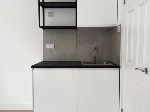 Apartment at Coburg Crescent, Greater London