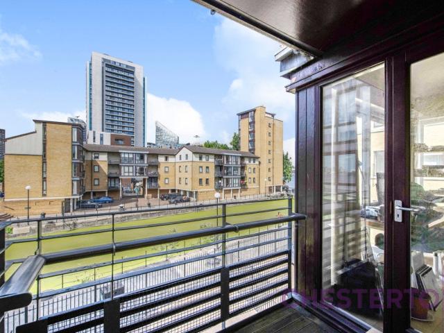 Apartment at Cold Harbour, Greater London