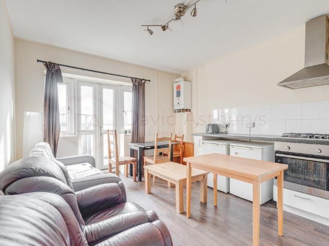 Apartment at Colebert Avenue, Greater London