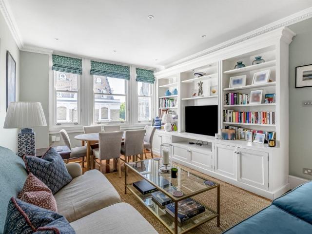 Apartment at Coleherne Mews, Greater London