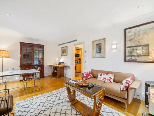 Apartment at Coleridge Gardens, Greater London