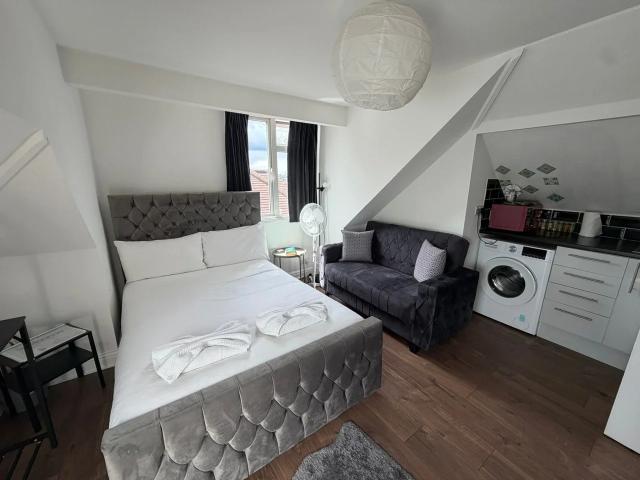 Apartment at Colindeep Gardens, Greater London