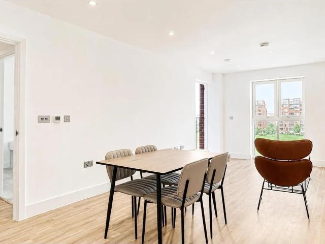 Apartment at Colindeep Lane, Greater London