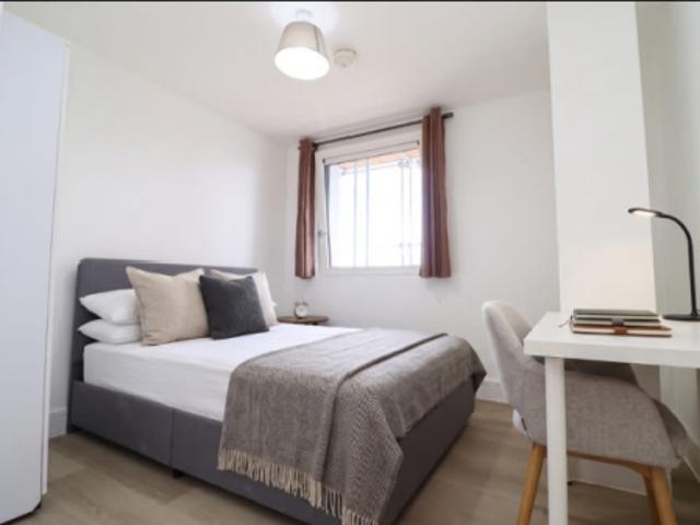 Apartment at Colonial Road, Slough