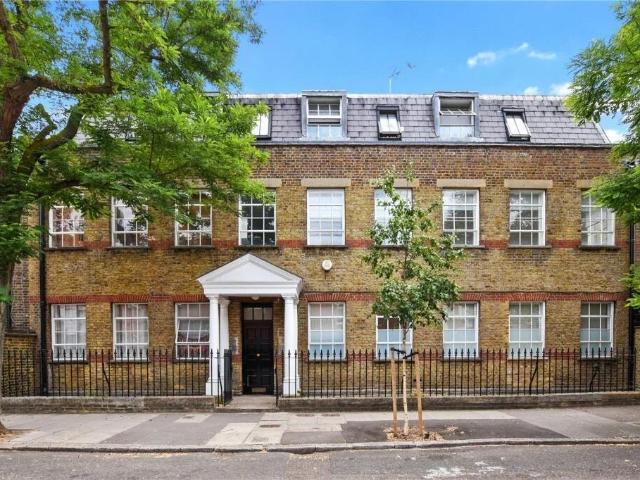 Apartment at College Terrace, Greater London