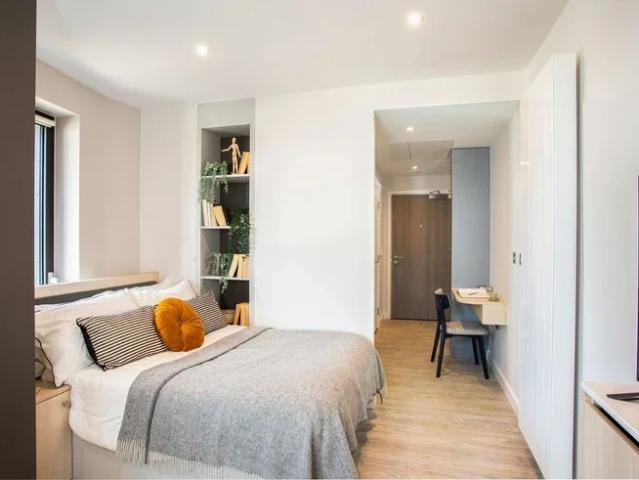Apartment at College Road, Greater London