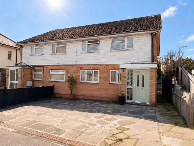 Apartment at Collier Row Road, Greater London