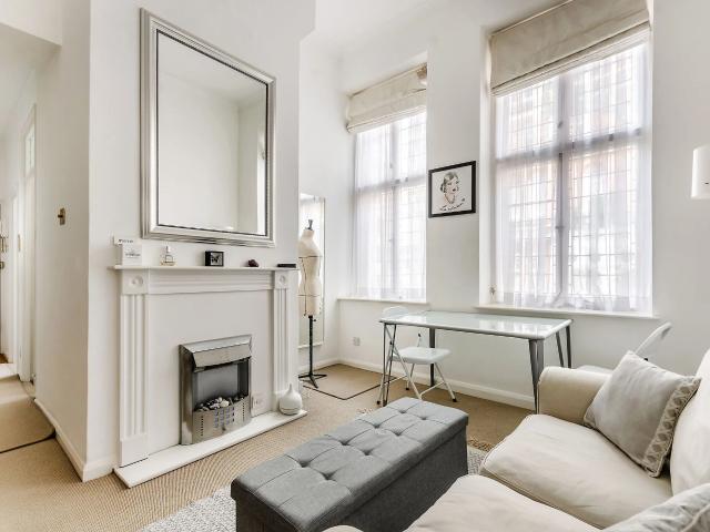 Apartment at Collingham Gardens, Greater London