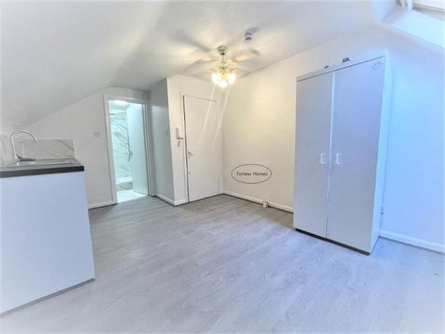 Apartment at Colney Hatch Lane, Greater London