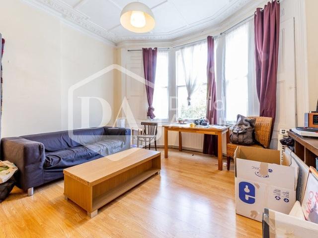 Apartment at Colney Hatch Lane, Greater London
