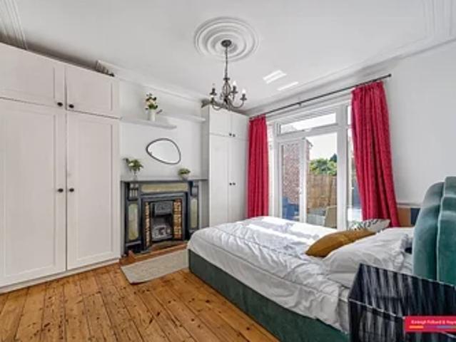 Apartment at Colney Hatch Lane, Greater London