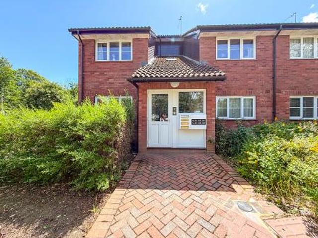Apartment at Colne Valley Cycle Route, Watford