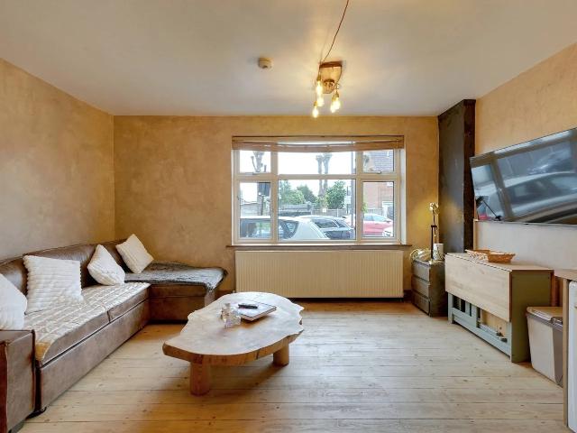 Apartment at Columbia Avenue, London