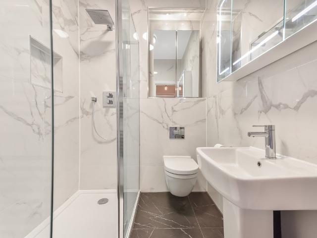 Apartment at Colvestone Crescent, Greater London
