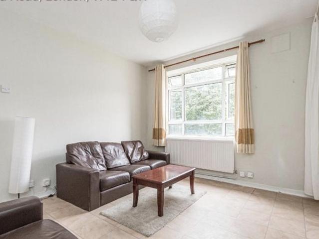 Apartment at Commonwealth Avenue, Greater London