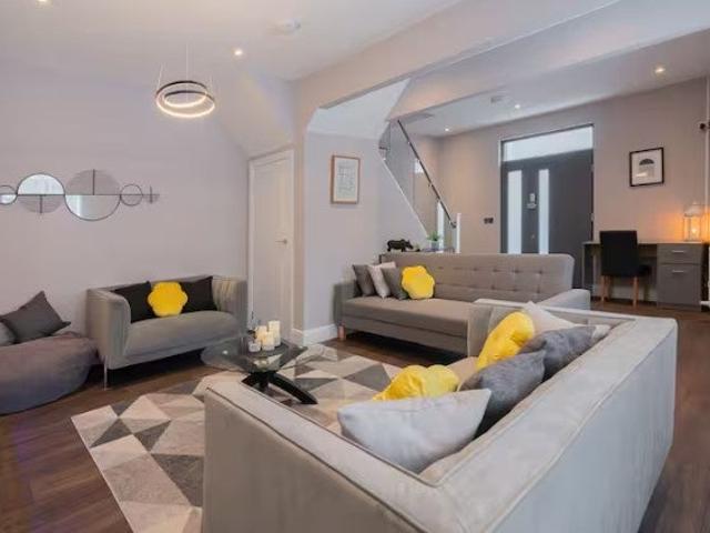 House at Commonwealth Road, Greater London