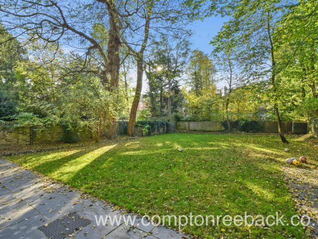 Apartment at Compayne Gardens, Greater London